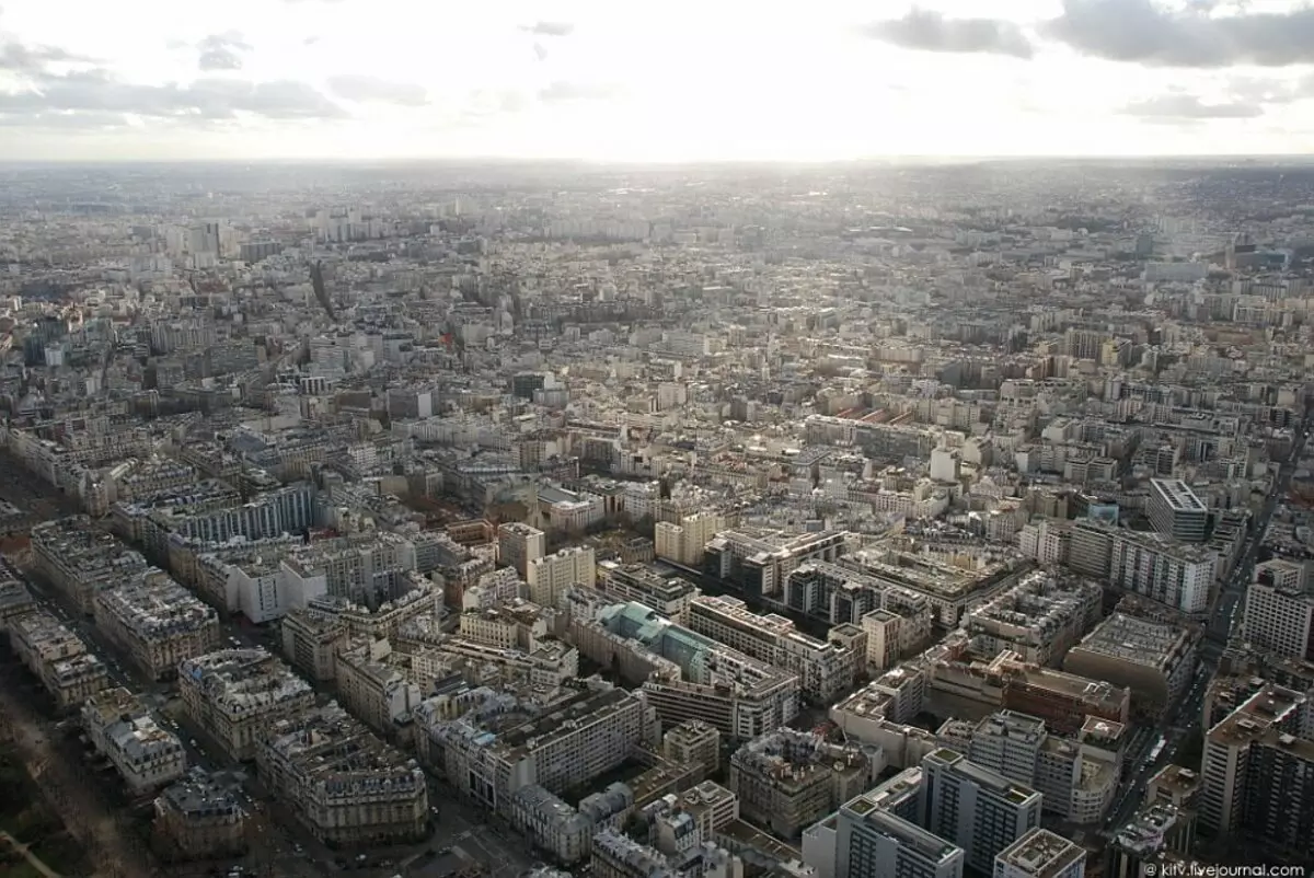 Útsýni yfir París frá hæð Eiffel turninum