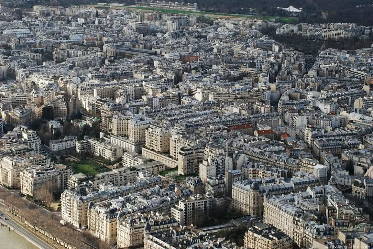 Utsikt över Paris från höjden av Eiffeltornet