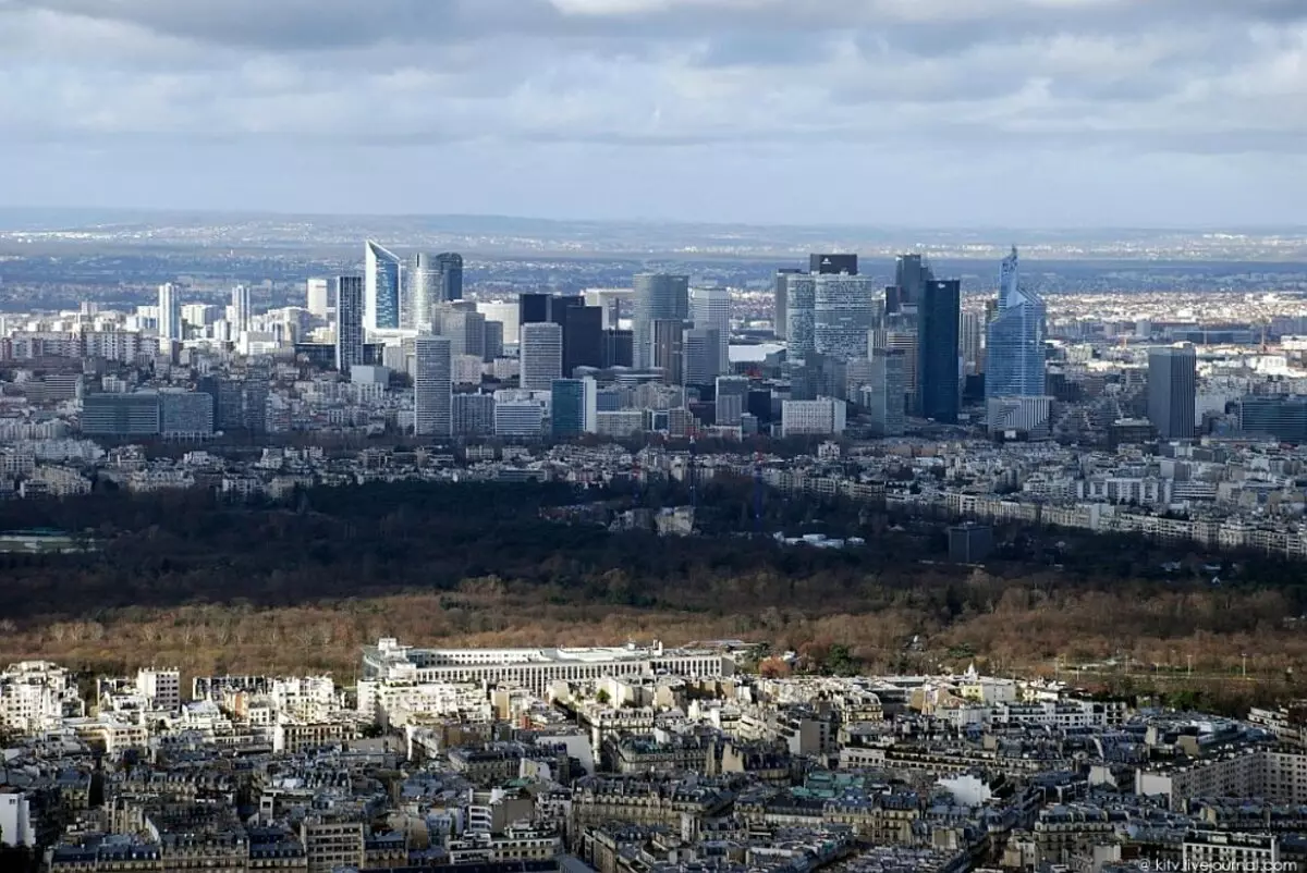 Útsýni yfir París frá hæð Eiffel turninum