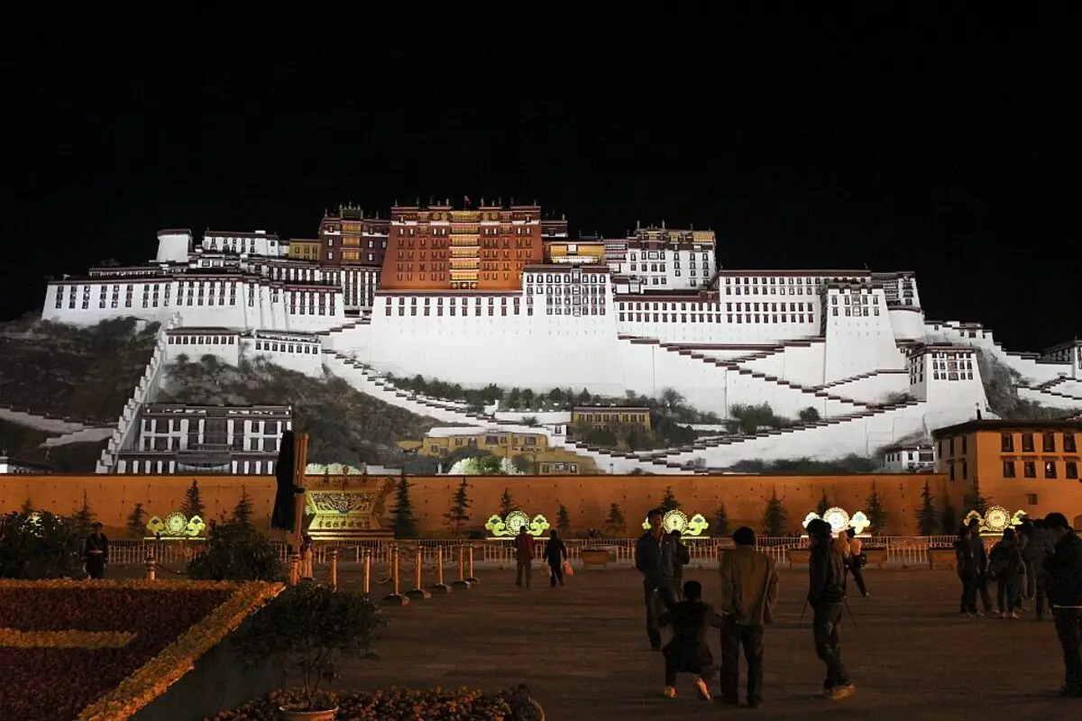 Noćni pogled na palaču Potala