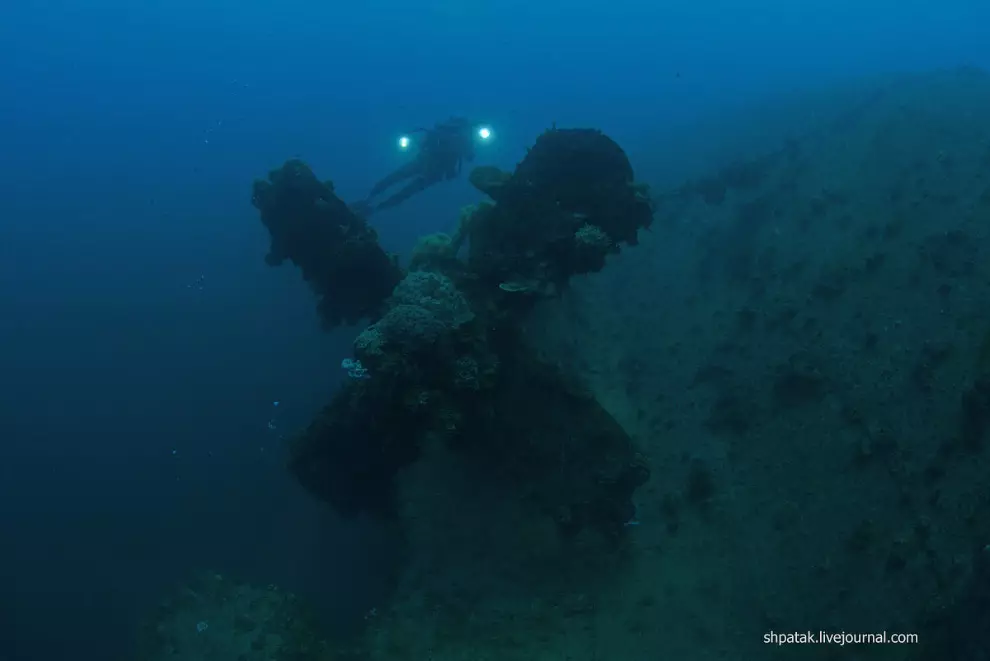 Cemitério subaquático de navios no Pacífico 8867_11