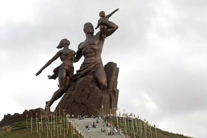 Mao, Bouddha, Monroe et autres: 10 monuments géants, à côté de laquelle vous vous sentez avec du sable 9022_12