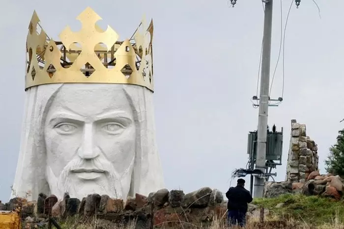 Mao, Budda, Monroe we beýlekiler: Gum bilen duýýan 10 äpjen ýadygärlikler 9022_13