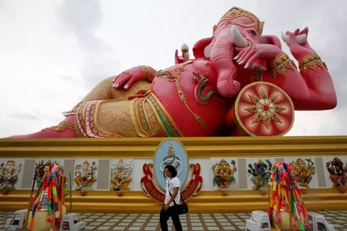 Mao, Budda, Monroe we beýlekiler: Gum bilen duýýan 10 äpjen ýadygärlikler 9022_16