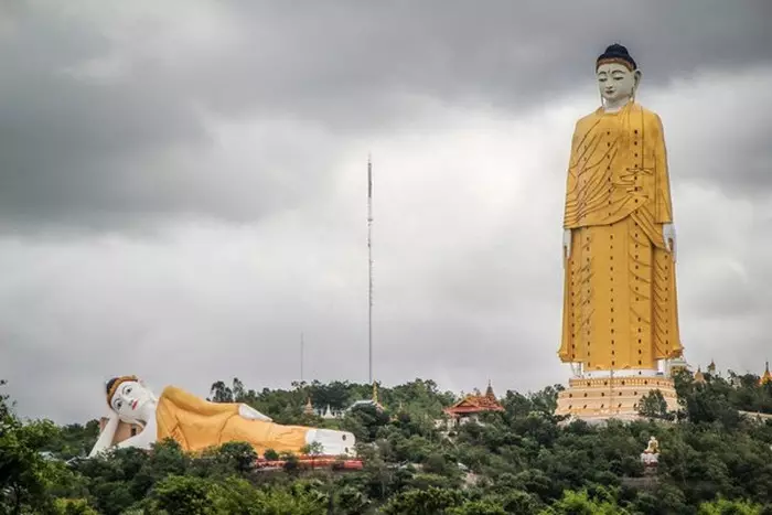 Standbe fan 'e Great Buddha's Sacajan.