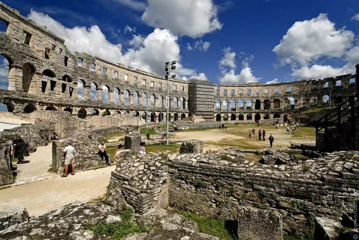 Roman Amphitheater on Istria Jasiiradda, Croatia 9142_10