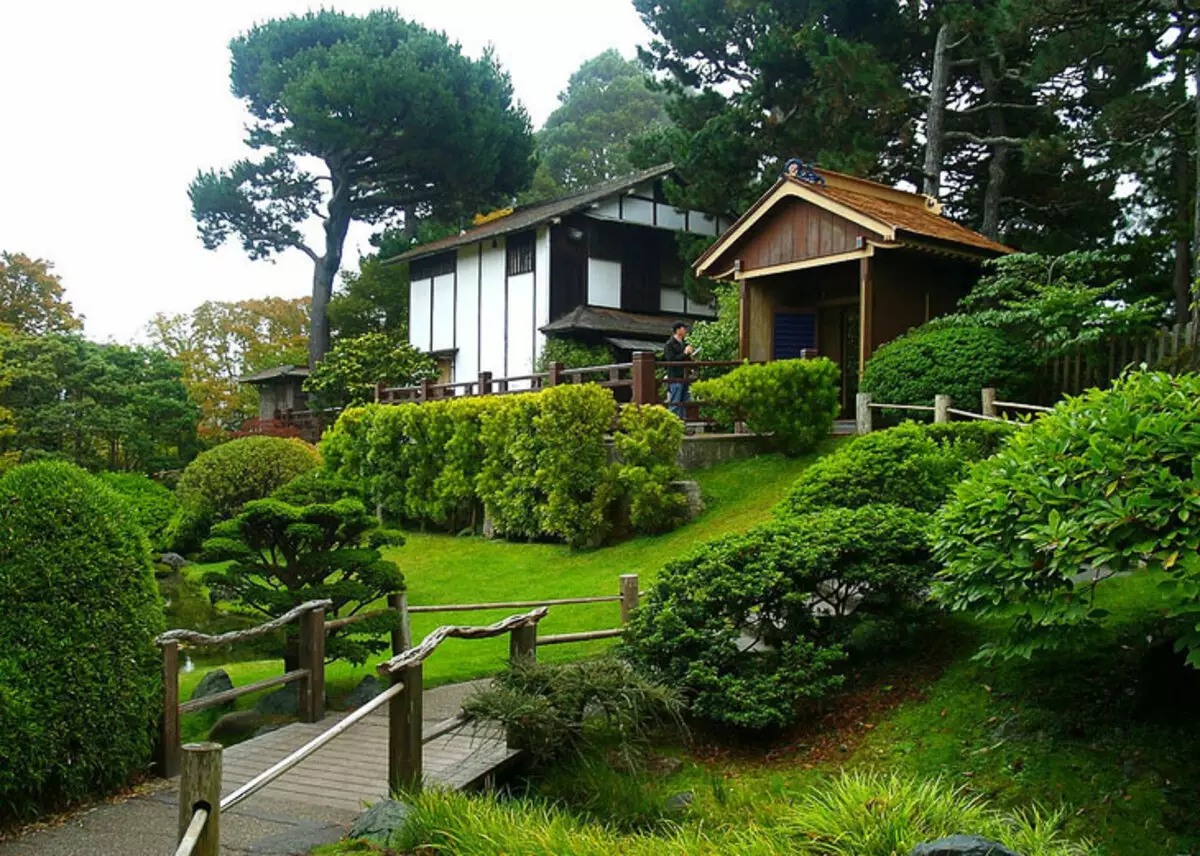 Famous Japanese gardens outside the rising sun country 9227_2