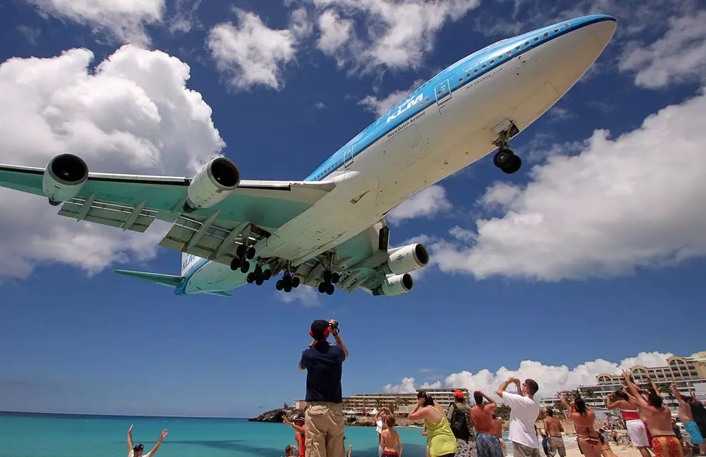 Maho Beach - μια από τις πιο ασυνήθιστες παραλίες στον κόσμο 9281_14