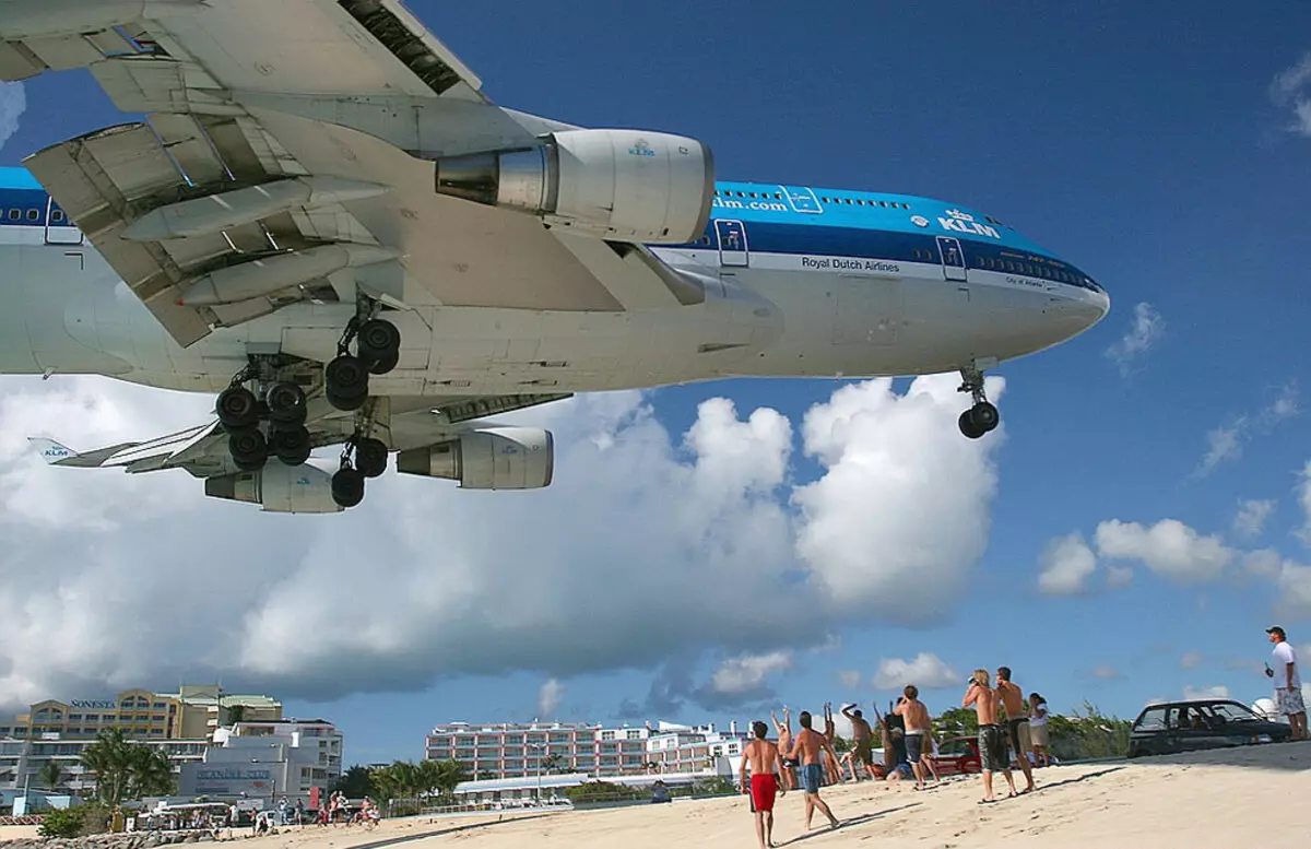 Maho Beach - een van die mees ongewone strande in die wêreld 9281_16