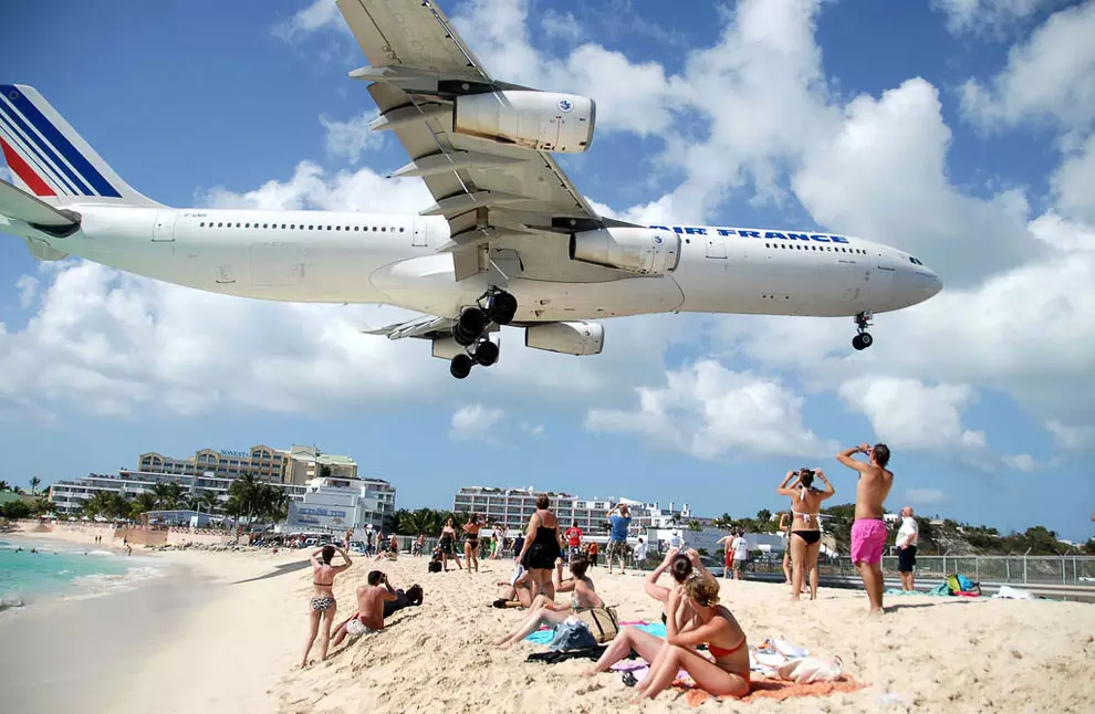 Maho Beach - μια από τις πιο ασυνήθιστες παραλίες στον κόσμο 9281_5