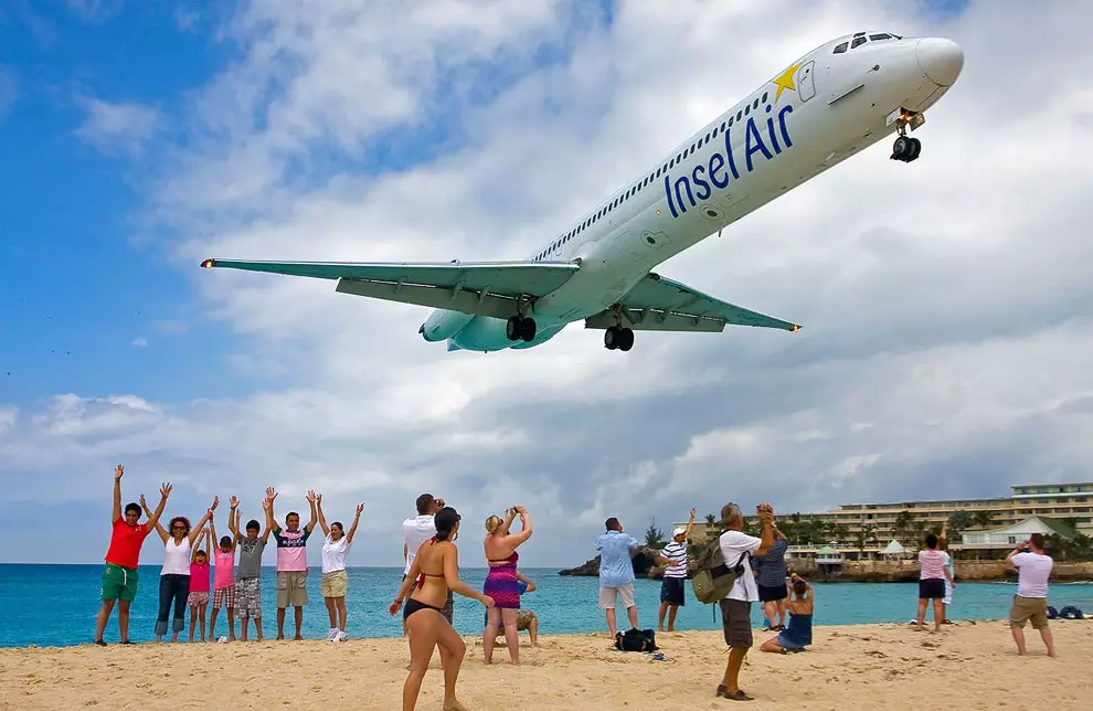 Maho Beach - een van die mees ongewone strande in die wêreld 9281_6