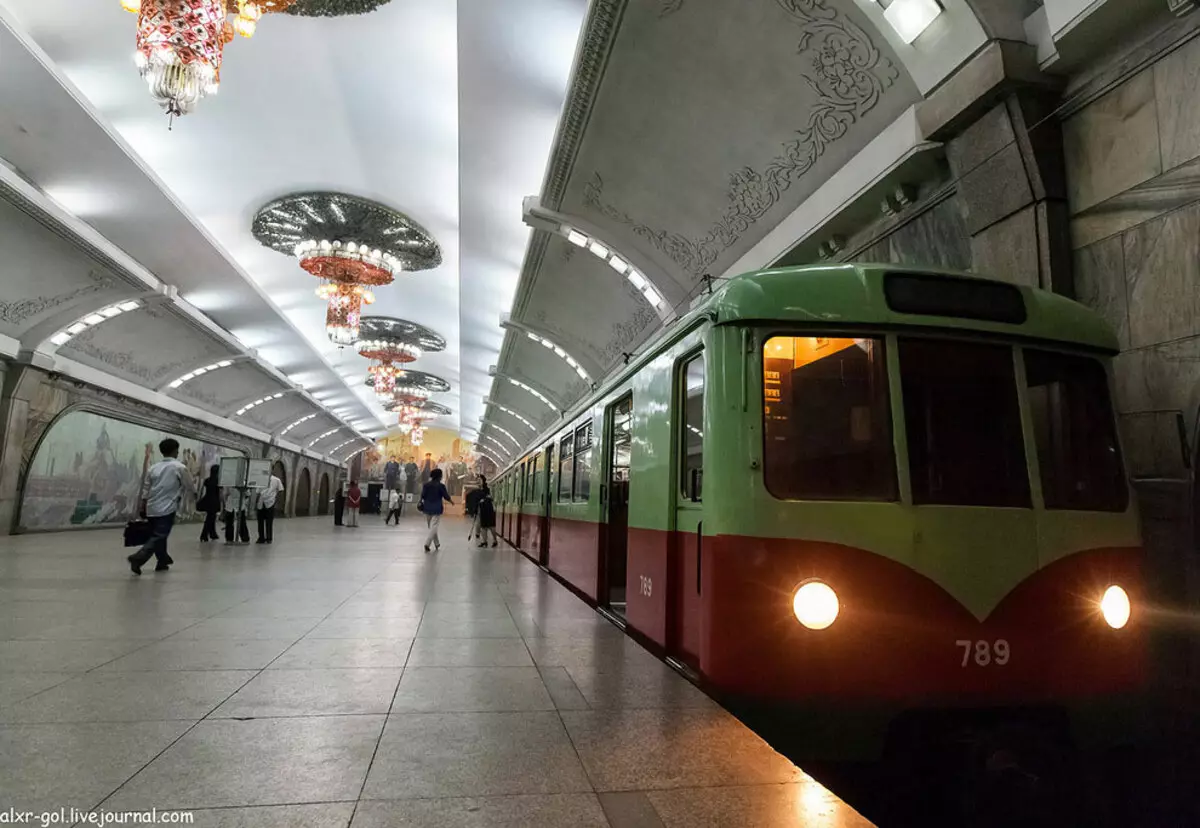 Nolaišanās Ziemeļkorejas metro 9330_14