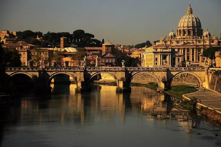 Izimbangela Ukuvakashela I-Italy