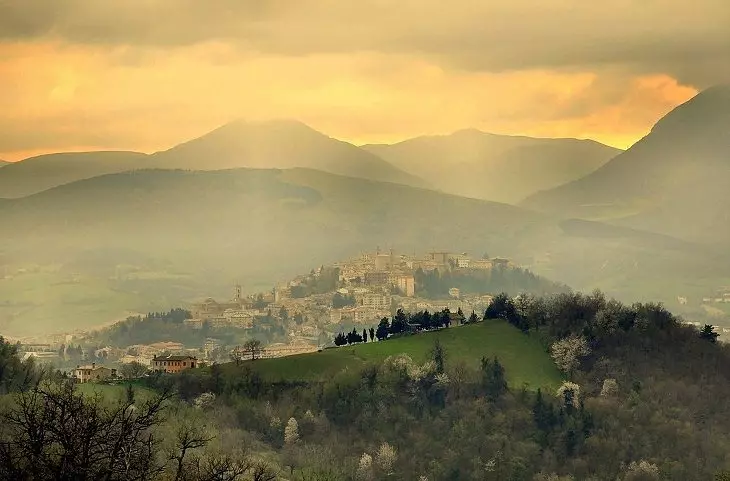 Izimbangela Ukuvakashela I-Italy