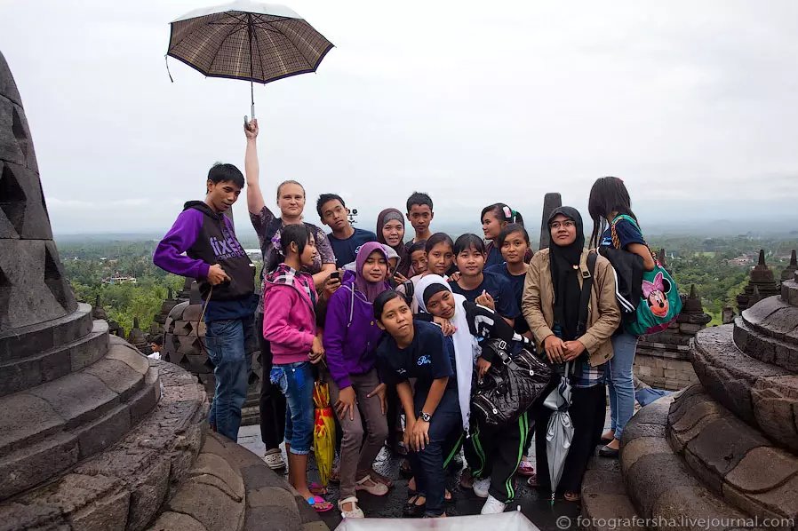 Templa Kompleksa Borobudur en Indonezio 9343_15