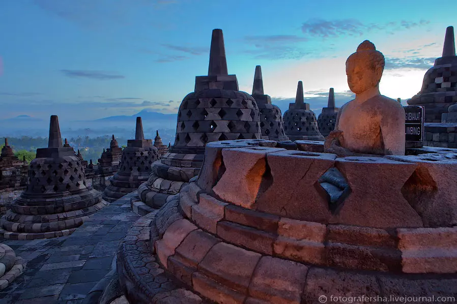 အင်ဒိုနီးရှားရှိဗိမာန်တော်ပါးလွှာသော Borobudur 9343_20