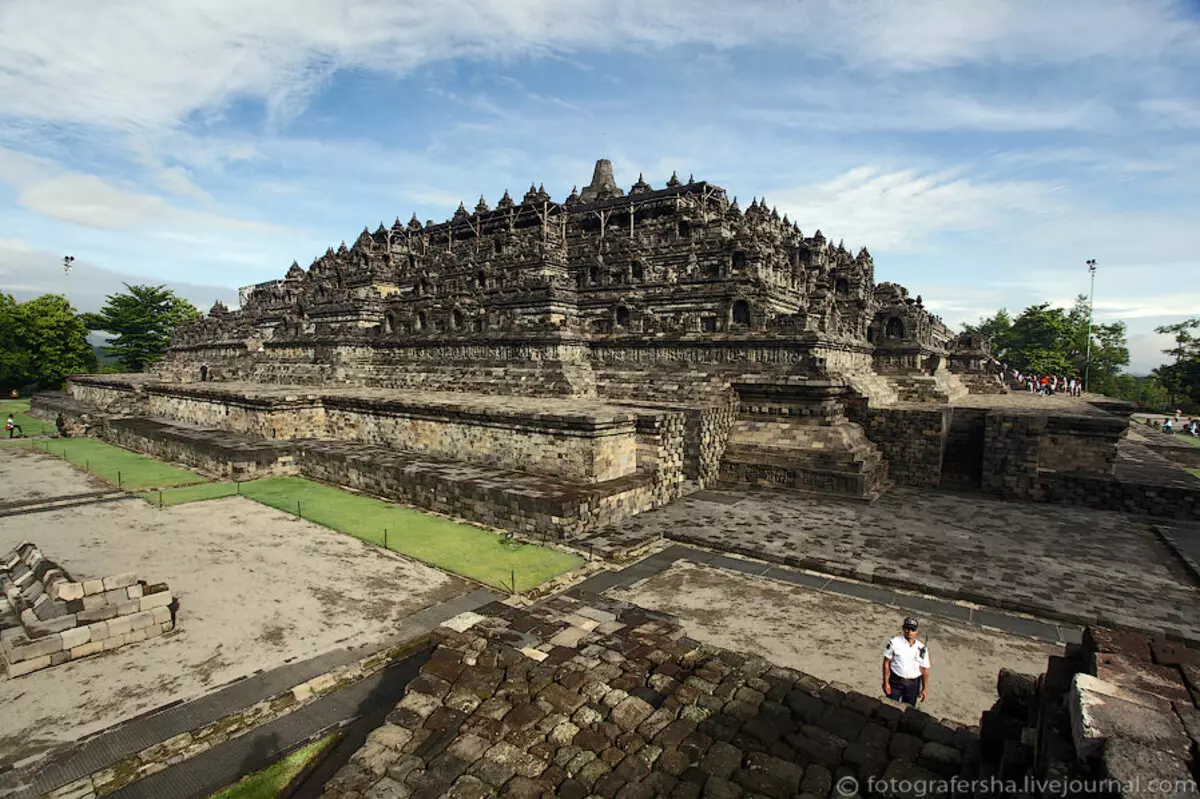 Templa Kompleksa Borobudur en Indonezio 9343_8