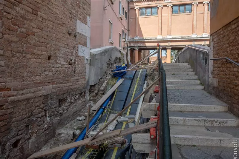 Veneza inesperada: Cidade casual não para turistas de viagem, fatos, fotos