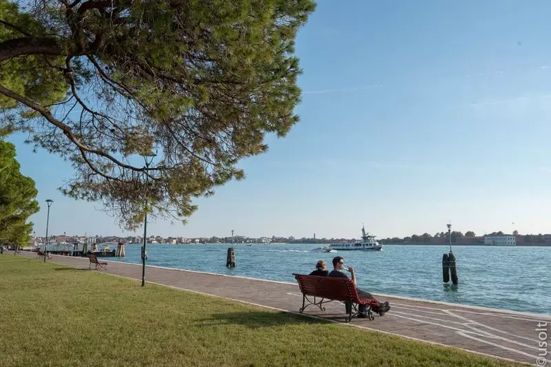 Venice e sa lebelloang: Motse o tloaelehileng eseng bakeng sa bahahlauli ba ho ea, linnete, linepe