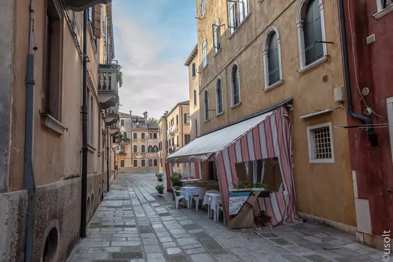 Venice a na-atụghị anya ya: obodo efu abụghị maka ndị njem nleta njem, ihe ngosi, foto