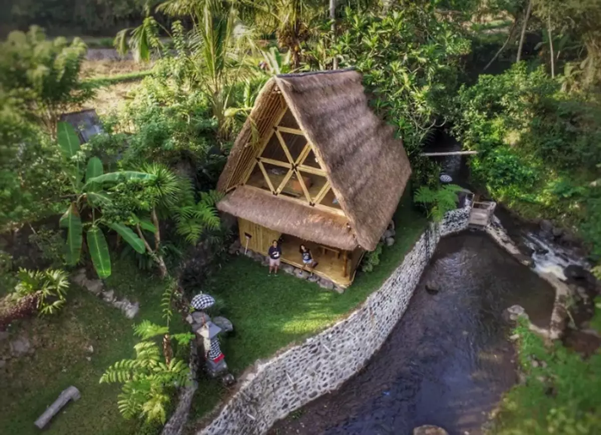 Inkomba yepharadesi yobumfihlo nokuphumula kusuka ku-City BUSTLE (Bali).