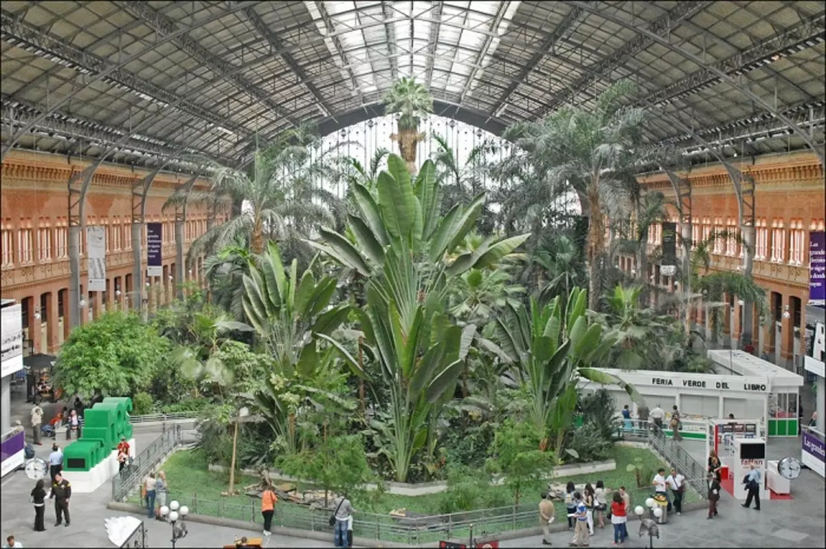 Na miejscu starego terminalu znajduje się ogromny ogród botaniczny (Madryt).