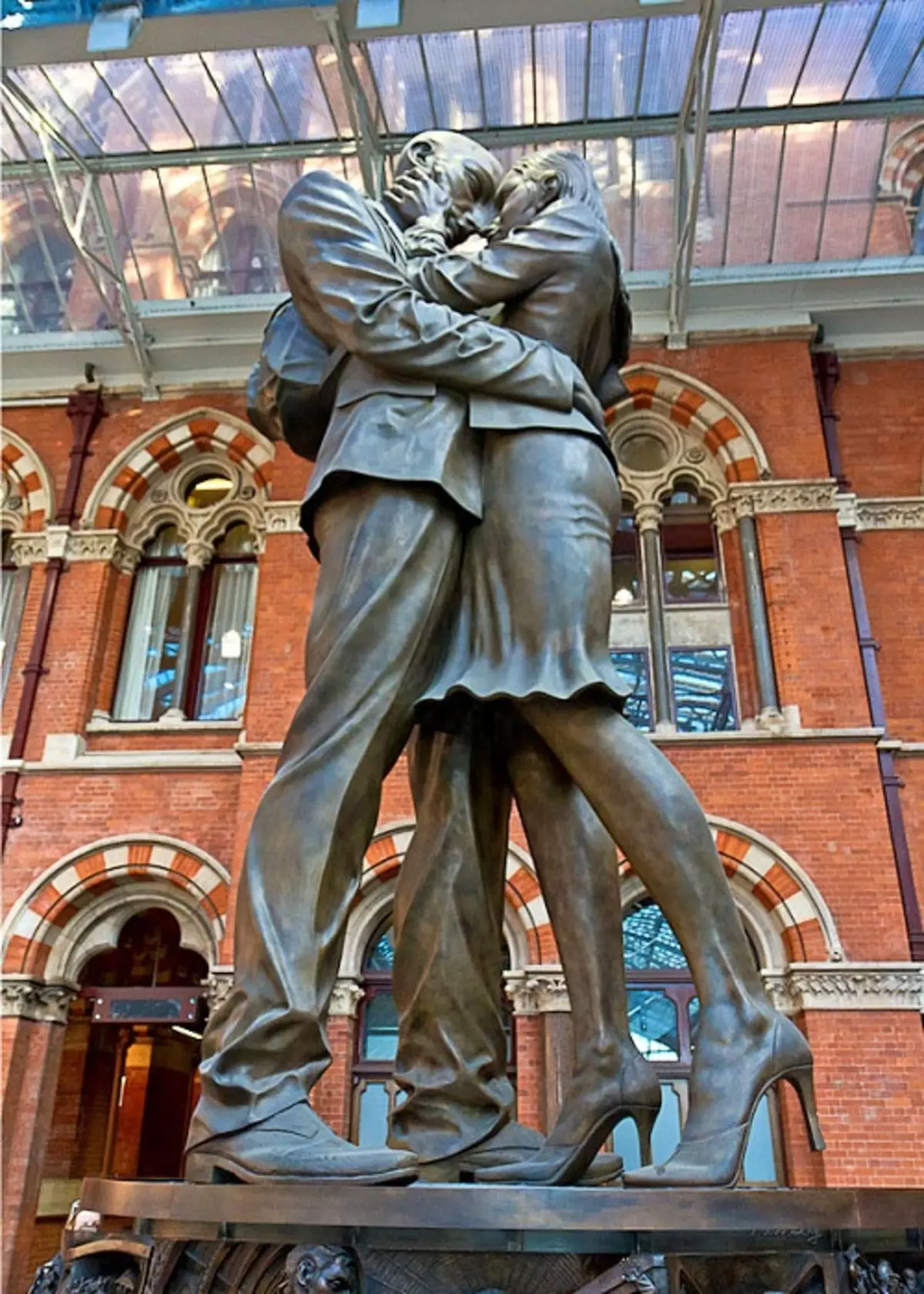 Monument a l'estació de tren "Lloc de trobada" (Londres).