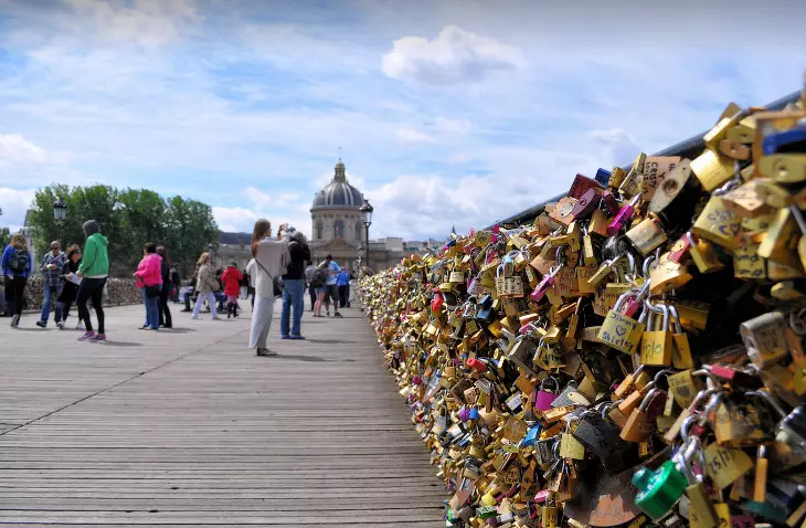 Prečítajte si úplne »Art Bridge v Paríži 9489_1