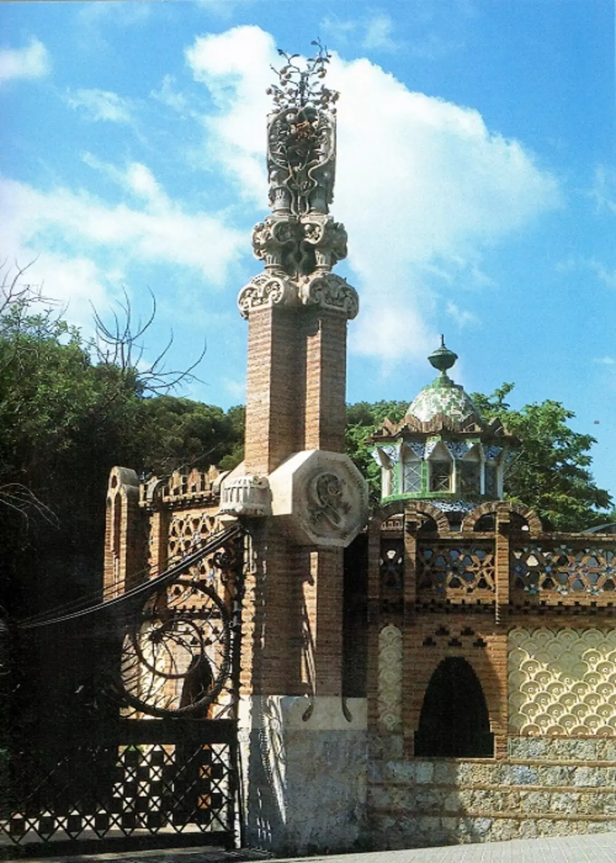 7 Arkitektoniska mästerverk Antonio Gaudi, som dekorerar Barcelona 9505_11