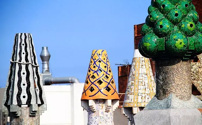 7 Arkitektoniska mästerverk Antonio Gaudi, som dekorerar Barcelona 9505_14