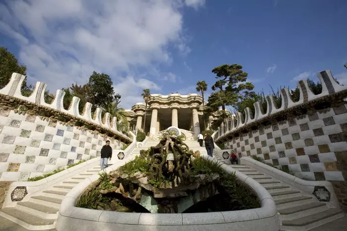 7 chefs-d'œuvre architecturaux Antonio Gaudi, qui décorent Barcelone 9505_17