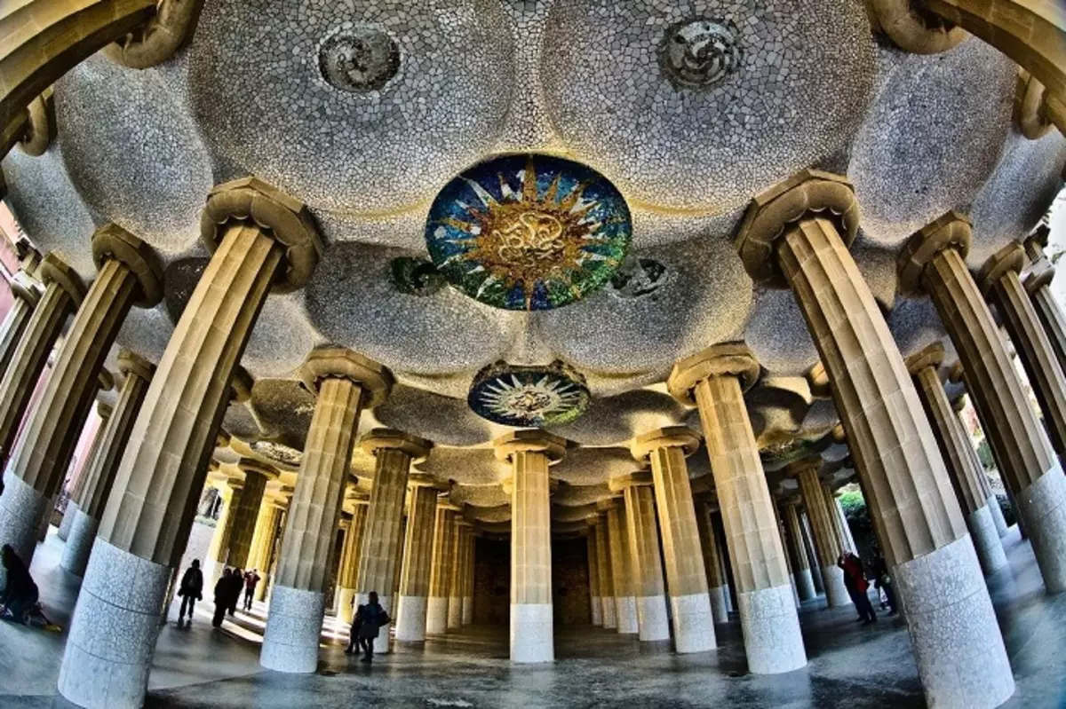 7 Arkitektoniska mästerverk Antonio Gaudi, som dekorerar Barcelona 9505_19