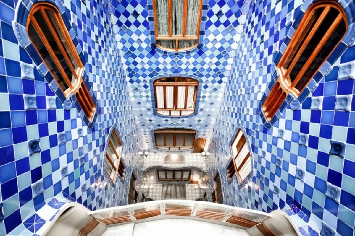 Utländsk gårdsplan (Casa Batllo).