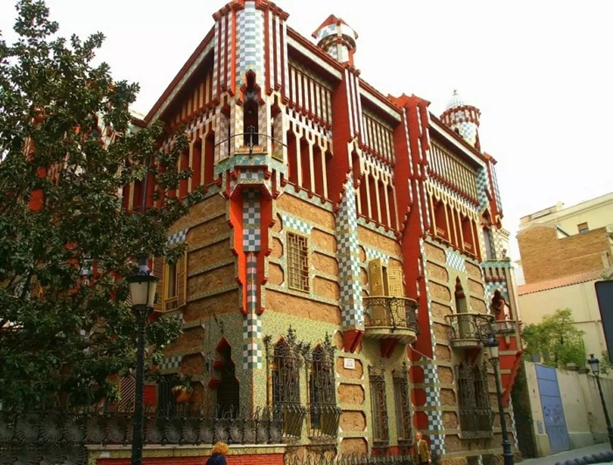 7 Arkitektoniska mästerverk Antonio Gaudi, som dekorerar Barcelona 9505_3