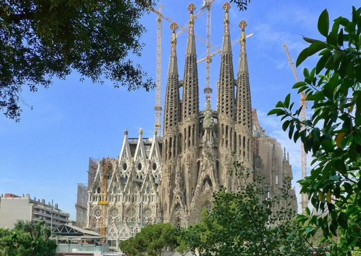 La cathédrale de la Sainte Famille est le chef-d'œuvre principal Antonio Gaudi.