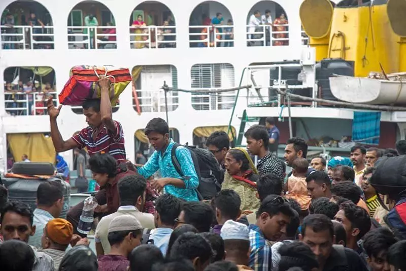 Niin näyttää julkiselta liikennettä Bangladeshissa kausiluonteisen maahanmuuton aikana 9553_12