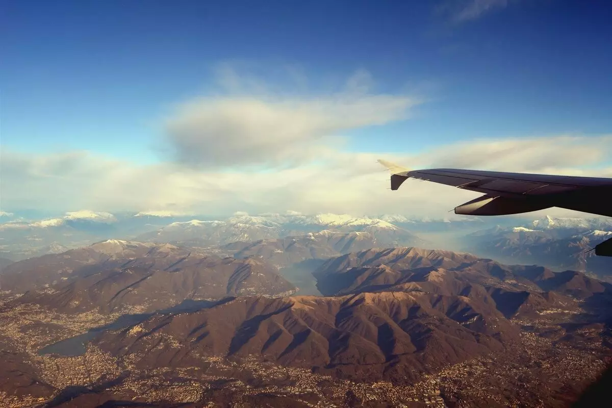 Colorful evidence that in the aircraft you always need to sit down by the window 9567_16