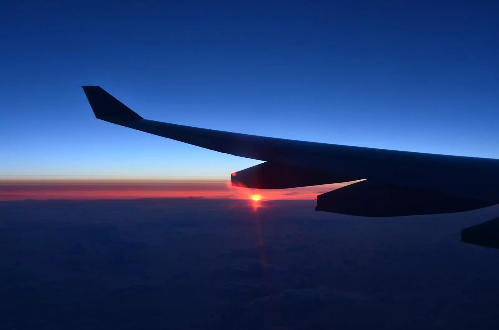 Colorful evidence that in the aircraft you always need to sit down by the window 9567_17