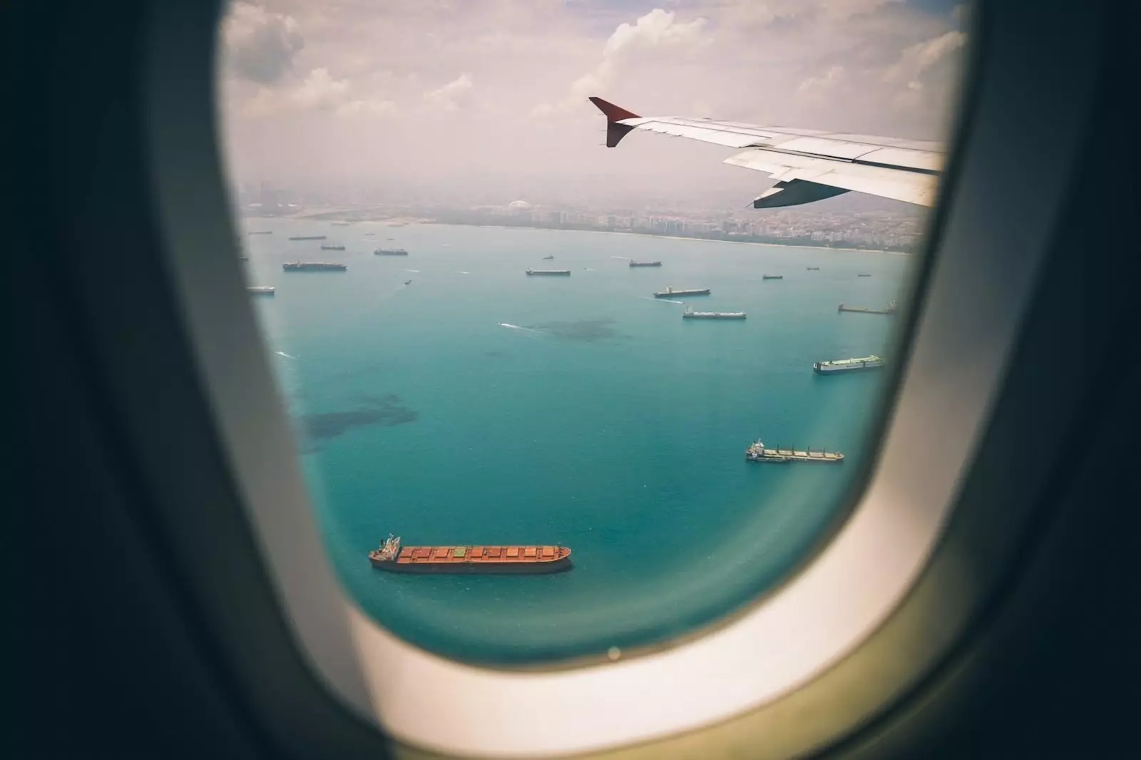 Colorful evidence that in the aircraft you always need to sit down by the window 9567_19