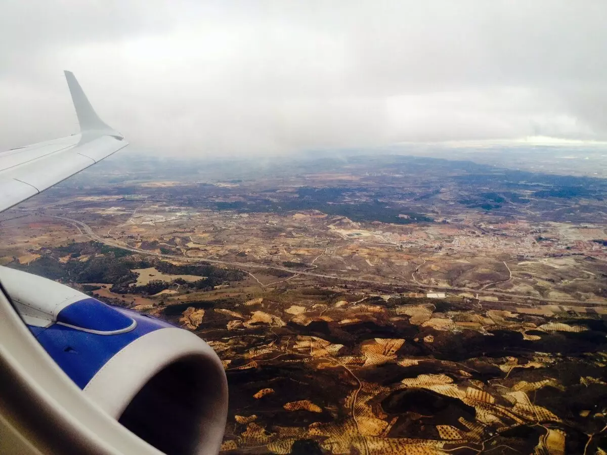 Evidencia colorida de que en la aeronave siempre necesitas sentarte por la ventana 9567_4