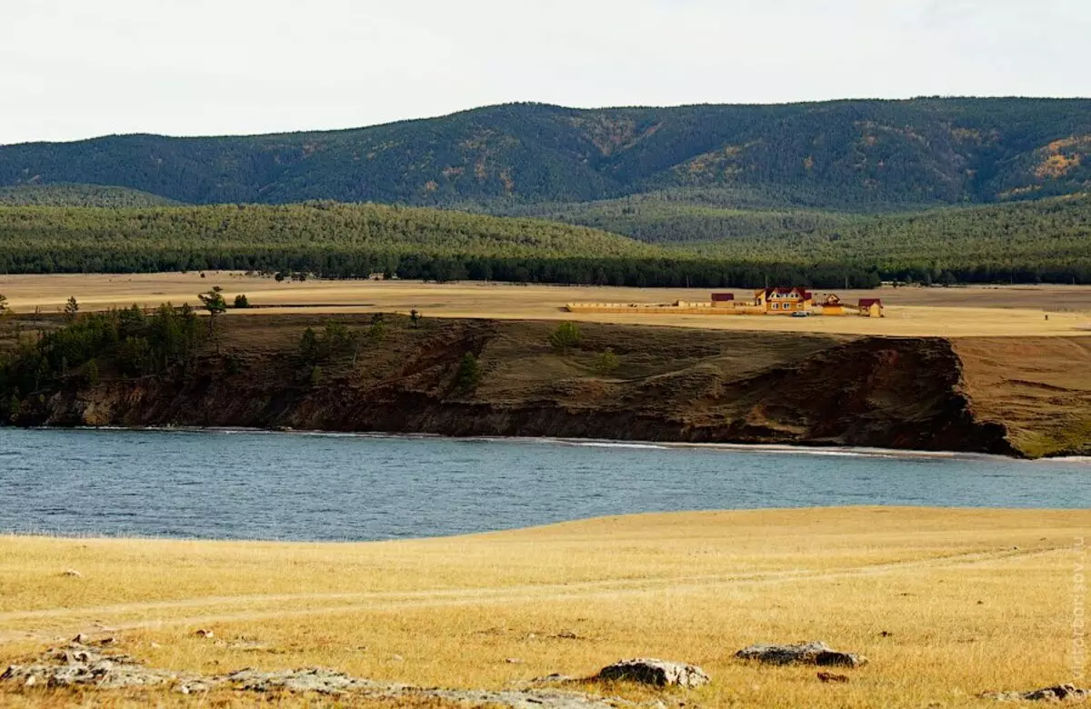 خوبصورتي Lake ن Balacal ۽ Ollhon ٻيٽ