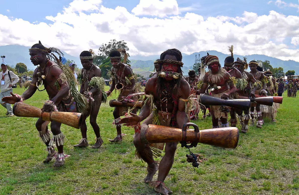 papuans متعدد الألوان من بابوا غينيا الجديدة