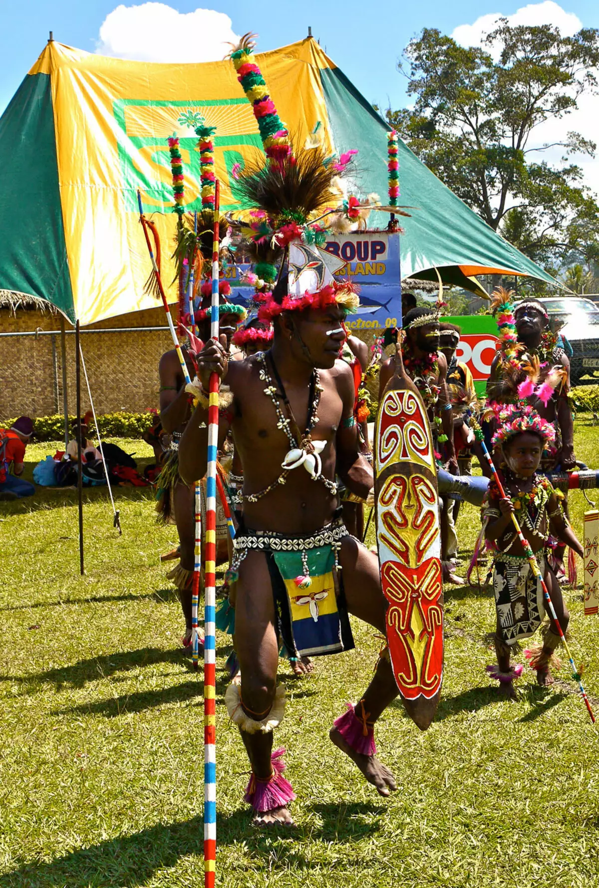 papuans متعدد الألوان من بابوا غينيا الجديدة