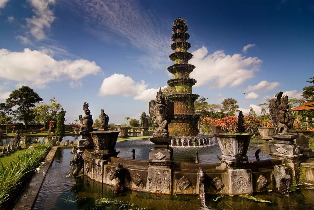 Vodní palác Tirtagangu na Bali