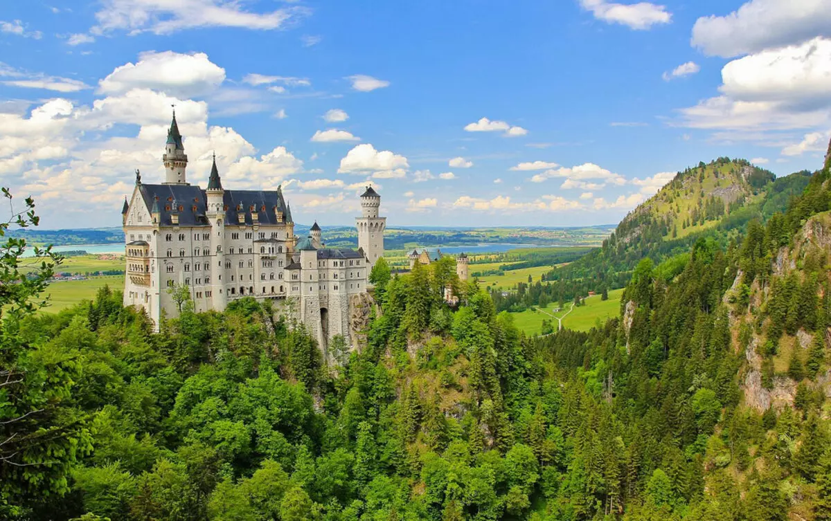 Neuschwanstein Tsev fuabtais hauv Bavaria