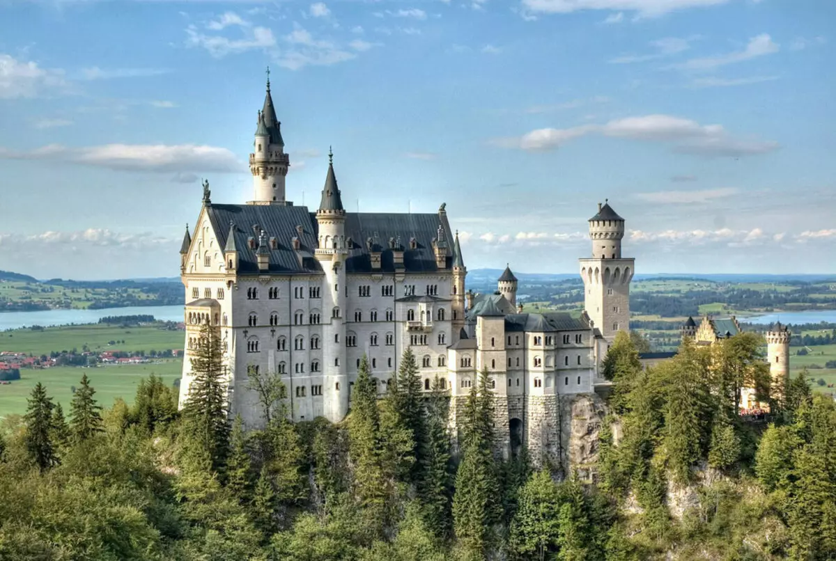 Neuschwanstein Tsev fuabtais hauv Bavaria