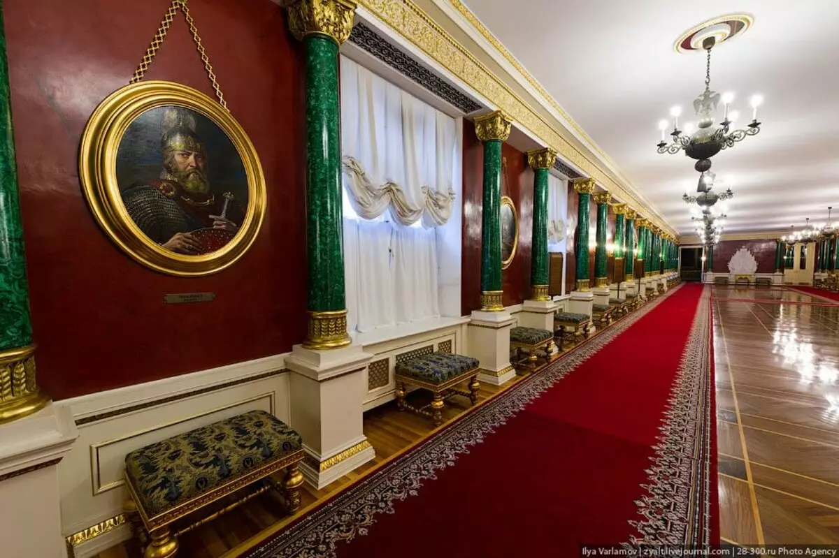 Malachite Foyer