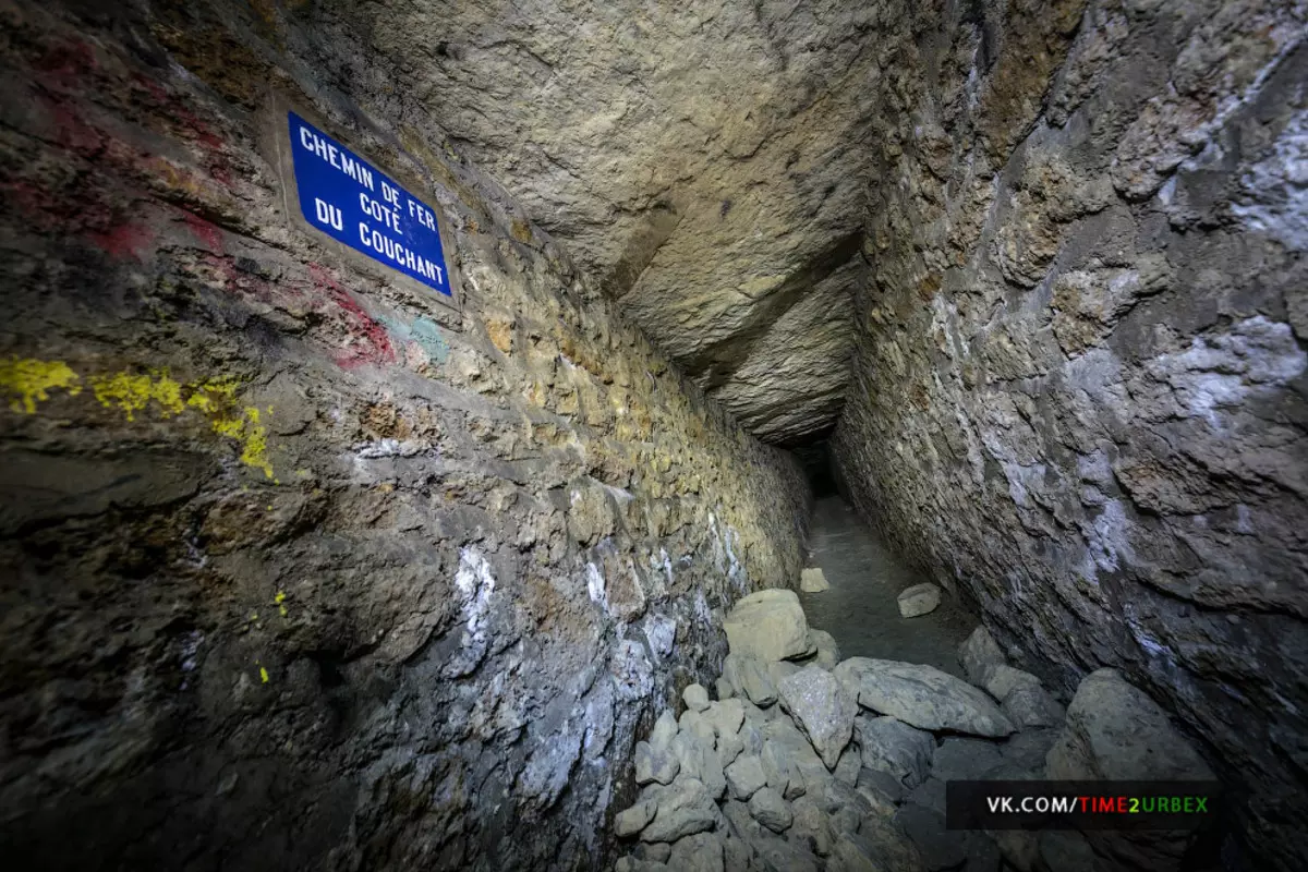 Vagando na catacombam de París 9816_9