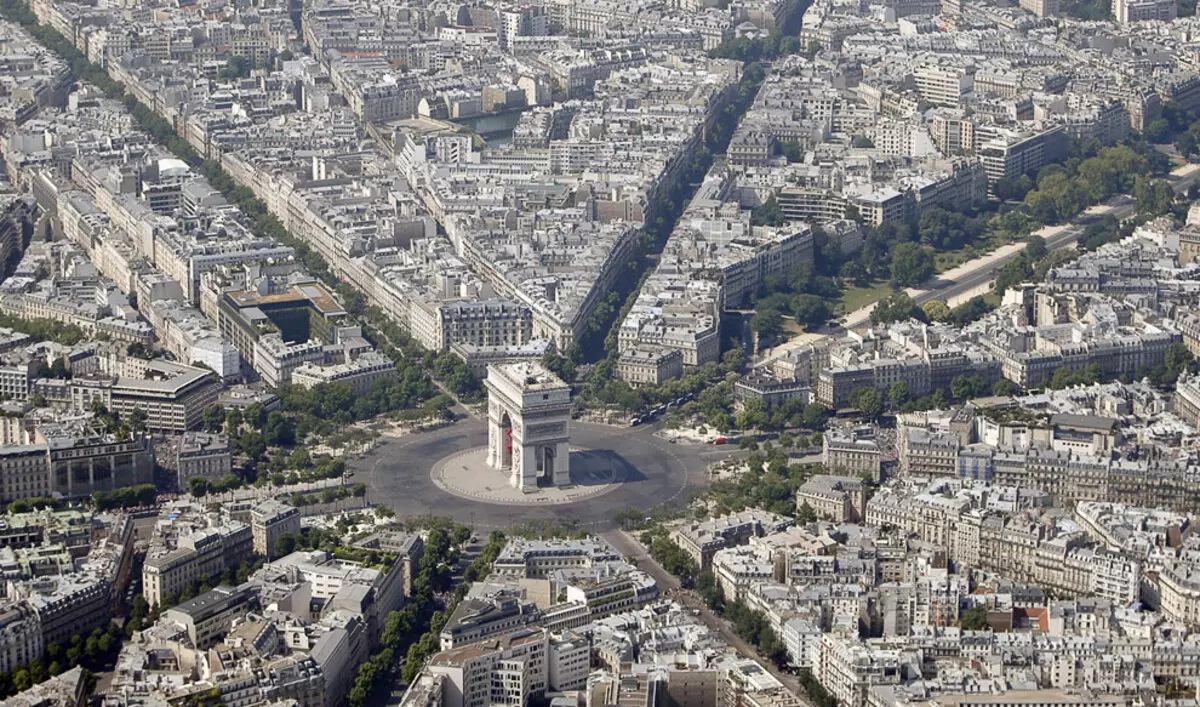 Paris mula sa view ng mata ng ibon 9858_3