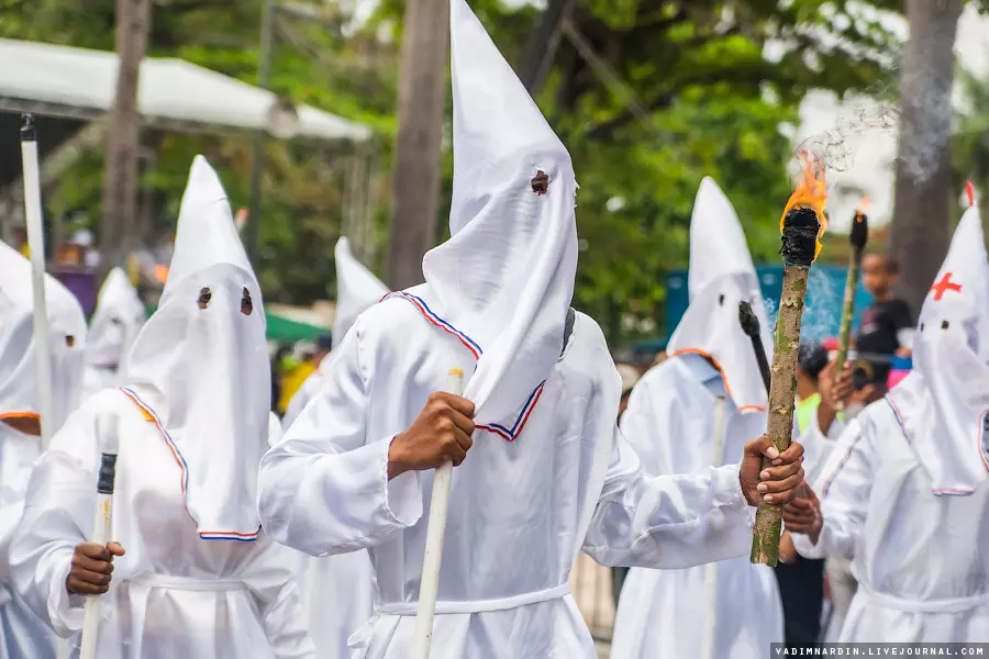 Tutti i colori dell'arcobaleno sul Carnevale in Repubblica Dominicana 9917_18